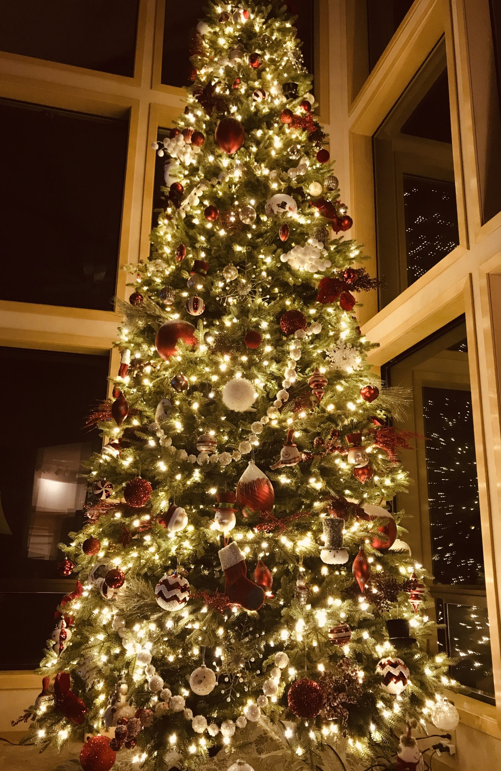 How to Decorate the Perfect Christmas Tree - Home Has My Heart